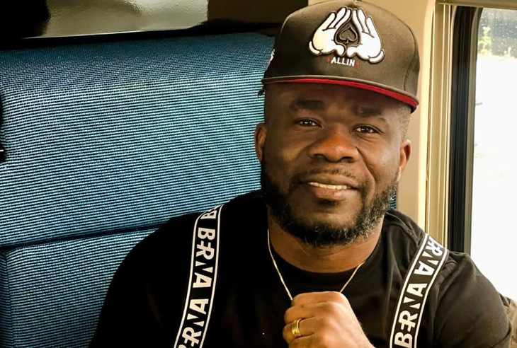 Accusez d'être malpoli et bourré d'orgueil, Jim dit ses "gbê"